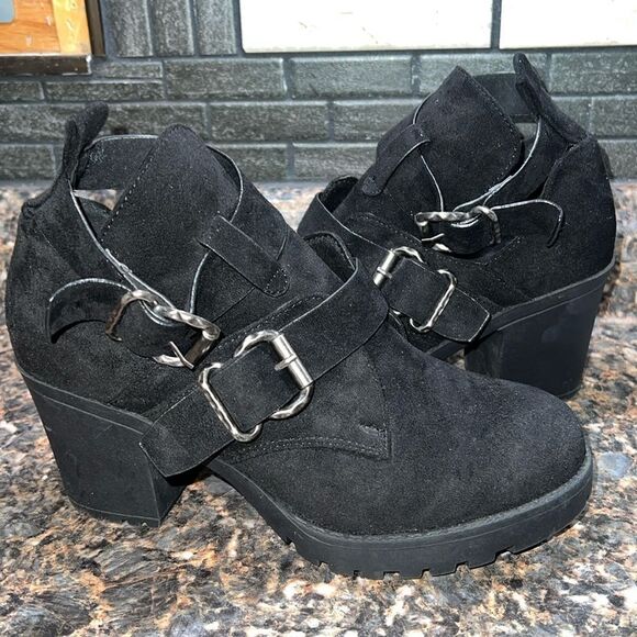 Pierre Dumas | Shoes | Pierre Dumas Booties Sz6 Black Excelente ...